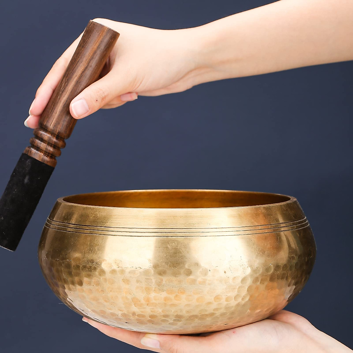 Sound Bowl Meditation Set Handcrafted Tibetan Singing Bowl Heart Chakra Sound Bath Bowls for Zen Music Healing Frequencies Yoga Prayer and Mindfulness Nepal Meditation Mat (17.5cm / 6.89inch)