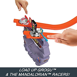 Hot Wheels Star Wars RacerVerse Toy Car Track Set & 2 Die-Cast Racers, Grogu's Great Race, U44Inspired by Star Wars, with Grogu and The Mandalorian