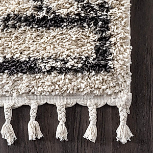 nuLOOM Mackie Moroccan Tasseled Shag Area Rug, 4' x 6', Off-white