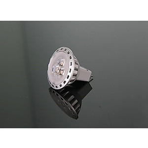 Displays2go 48" Retail Showcase, 7 LED Lights, Storage, Lockable Swinging Doors - Silver (LESC4816SB)