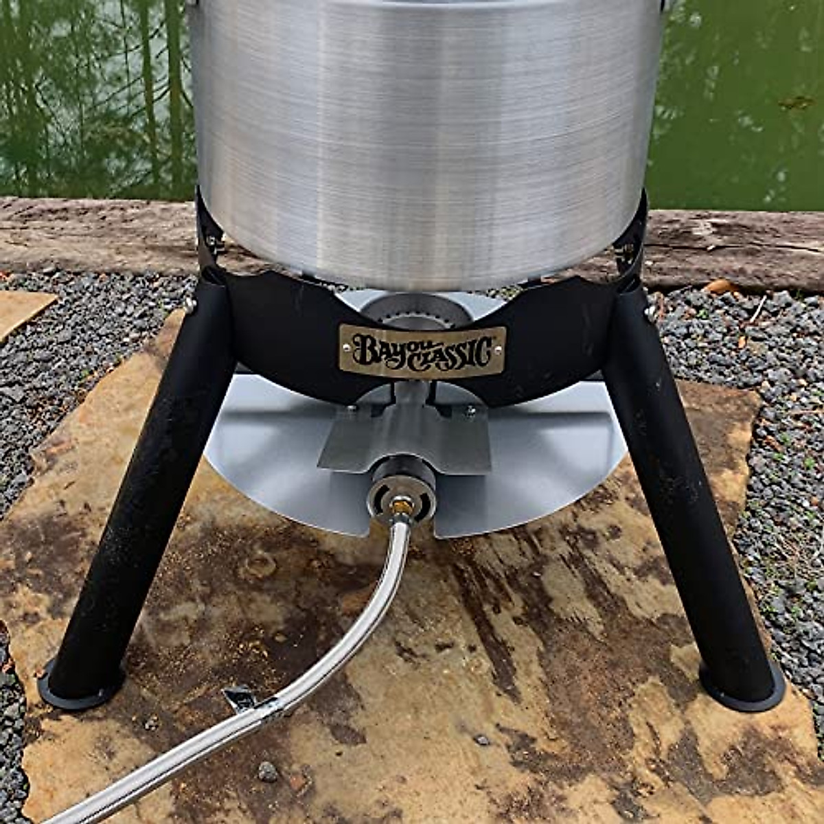 Bayou Classic SP31 14-in Bayou High Pressure Outdoor Cooker 14-in Cooking Surface 12-in Tall Frame 10-psi Adjustable Regulator w/ 48-in Stainless Braided Hose 4-in Cast Aluminum Burner