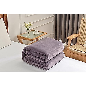 Kingole Flannel Fleece Microfiber Throw Blanket, Luxury Lavender Purple King Size Lightweight Cozy Couch Bed Super Soft and Warm Plush Solid Color 350GSM (108 x 90 inches)