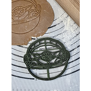 Premium Star Wars Exclusive The Mandalorian The Child in Hovering Pram Baby Yoda Grogu in a Stroller Cookie Cutter Mold 4.5-Inch-Scale Produced by 3D Kitchen Art