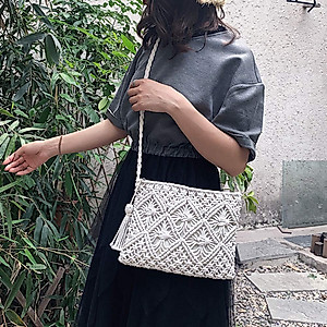 QTKJ Women's Summer Beach Straw Crochet Clutch Bag Shoulder Bag Crossbody Bag Woven Envelope Tassel Bag with Zipper (White)