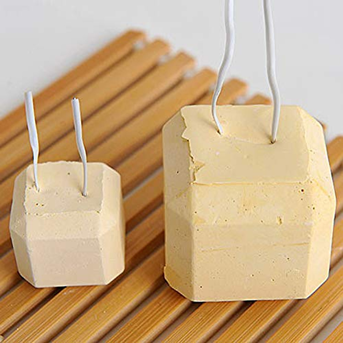 lEIsr00y Hamster Rabbit Chew Stone, Pet Hamster Rat Rabbit Grinding Mineral Stone Chew Non-Toxic Calcium Cube Toy - L