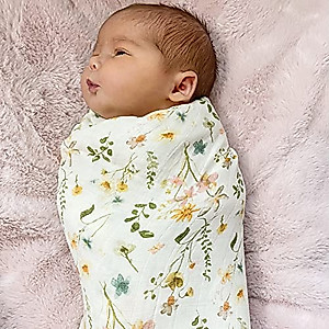 LifeTree Newborn Swaddle Set with Matching Hat and Bow, Wooden Birth Announcement Card, Baby Girl Newborn Receiving Blanket Baby Swaddle Floral Motif Nursery Swaddle Wrap