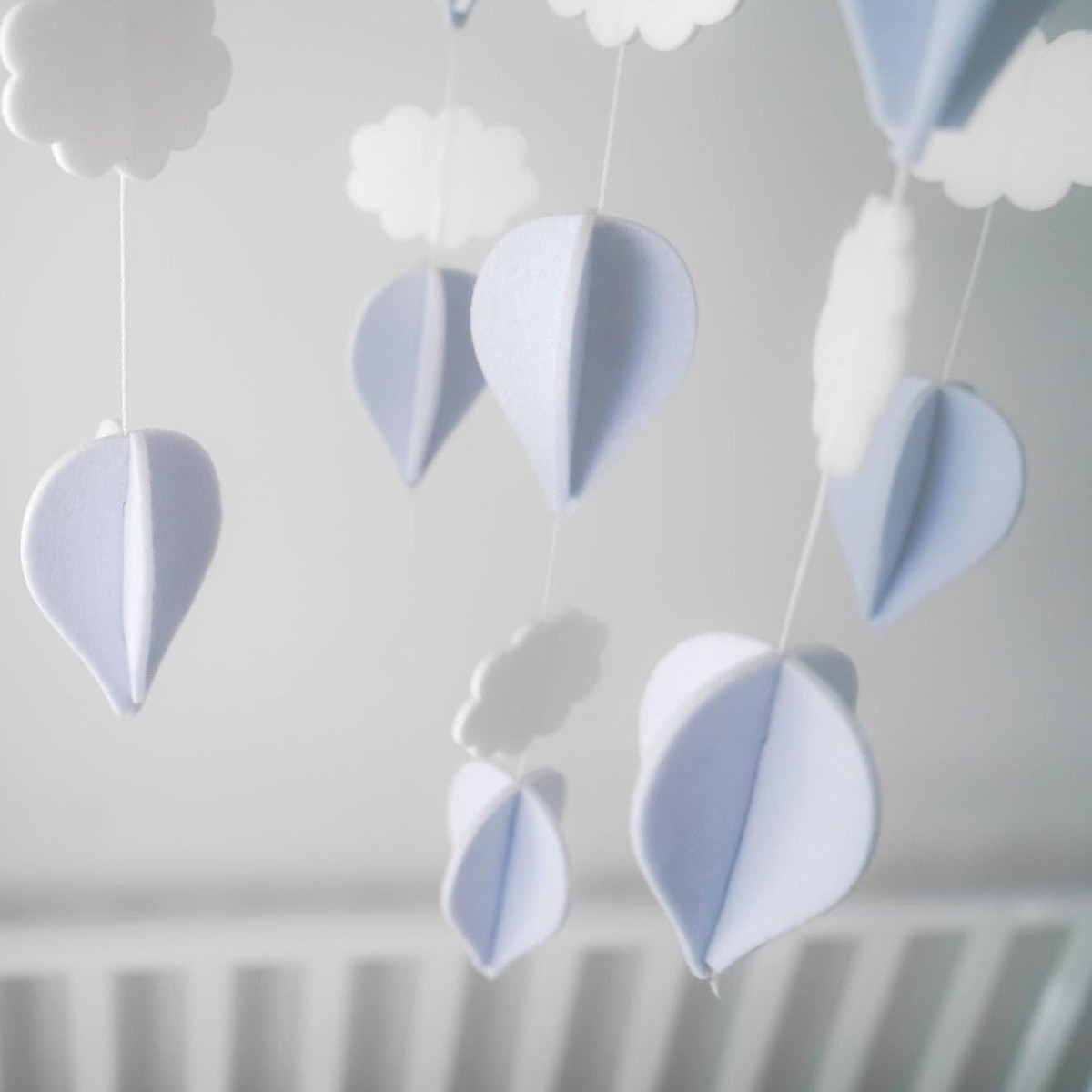 EcoCubs Handmade Baby Crib Mobile | White & Pale Grey | Hot Air Balloons & Clouds | Eco-Friendly Felt & Organic Beech Wood | Gender Neutral Nursery Decor | Simple & Modern Design