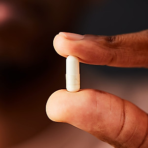 Solgar Vitamin D3 (Cholecalciferol) 15 mcg (600 IU), 120 Vegetable Capsules - Helps Maintain Healthy Bones & Teeth - Immune Support - Non-GMO, Gluten Free, Dairy Free, Kosher, Halal - 120 Servings