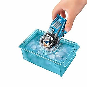 Mattel Disney and Pixar Cars Dinoco Car Wash Playset with Pitty & Lightning McQueen Toy Cars, Water Play & Color Change