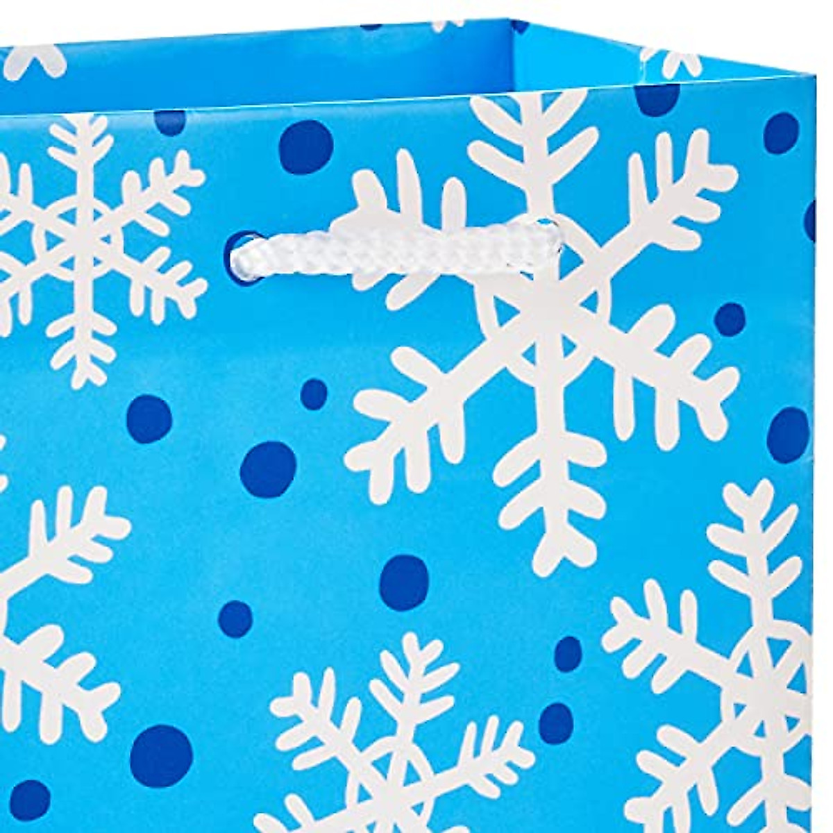 Image Arts Holiday Gift Bag Assortment (Pack of 16) Blue and White Stripes, Snowflakes, Reindeer, Winter Scenes
