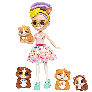 Enchantimals Family Toy Set, Glee Guinea Pig Doll (6-in) with 4 Animal Figures, Great Gift for 3 to 8 Kids Ages 4Y+
