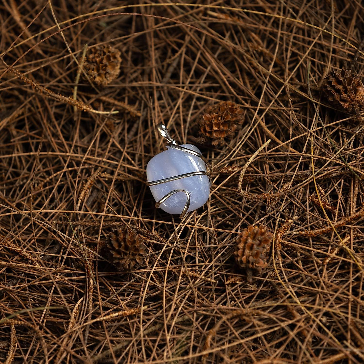 Ayana Crystals Blue Lace Agate Healing Necklace - Handcrafted with Ethically Sourced Crystals - Balances Throat and Third Eye Chakras - Birthstone for September - Zodiac Sign: Pisces