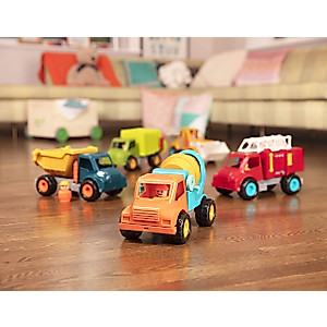 Battat – Toy Fire Truck & Figures – Classic Toddler Trucks – Red Fire Engine Toy – Soft Rubber Wheels – 18 Months + – Fire Engine