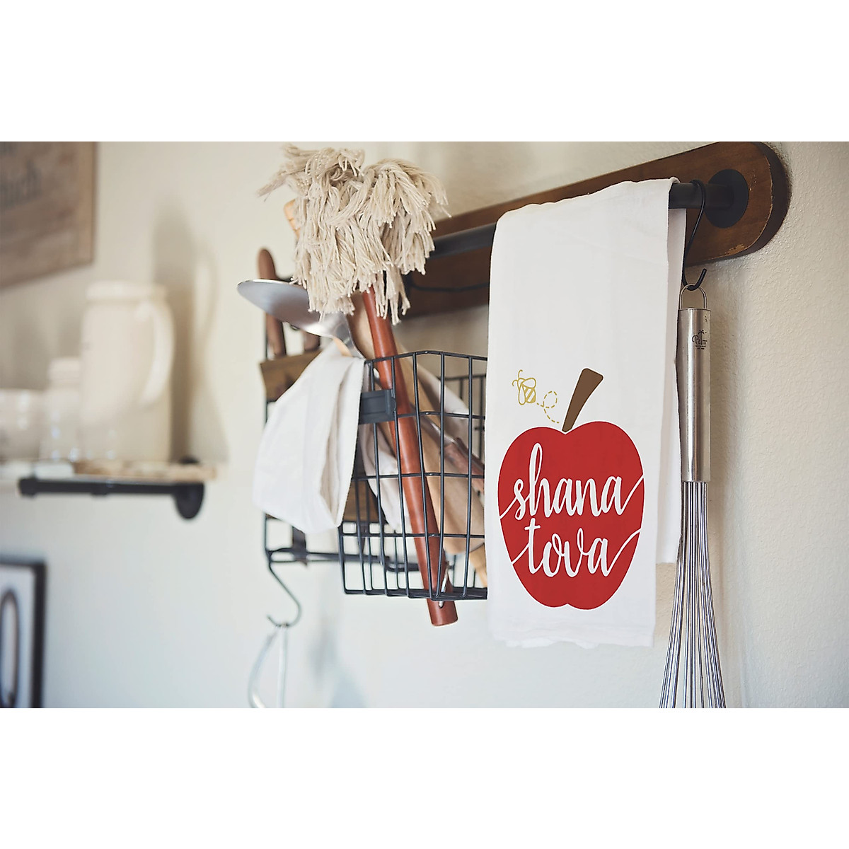 Rosh Hashanah Kitchen Towel, Apple and Bee Shana Tova Challah Proofing Towel, Jewish Holiday Hostess Gift (Shana Tova Apple Honey Bee)