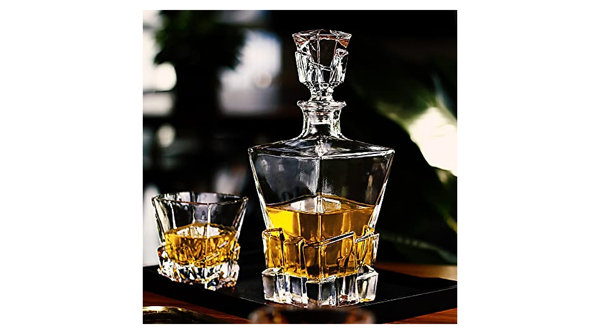 LUXU Premium Whiskey Decanter - Elegant 29 oz Liquor Dispenser