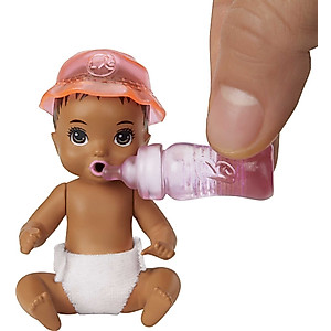 Barbie Skipper Babysitters Inc Doll & Accessories, Feeding & Bath Set with Color-Change Baby Doll, Tub & Accessories