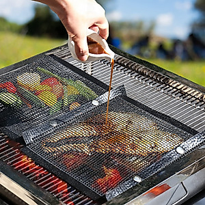2 PCS BBQ Mesh Grill Bags for Outdoor Grill, Non-Stick Barbecue Bags Reusable for Charcoal Gas Electric Grills Smokers BBQ Veggie Grill Bags for Cooking Vegetables Grilling Bag Pouches Heat-Resistant