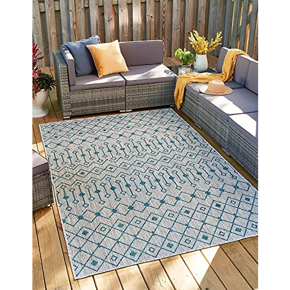 Unique Loom Outdoor Trellis Collection Area Rug - Tribal Trellis (7' 1" x 10' Rectangle, Light Blue/ Ivory)