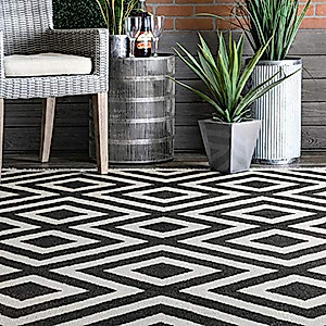 nuLOOM Rayne Diamond Fringe Indoor/Outdoor Area Rug, 8' x 10', Black
