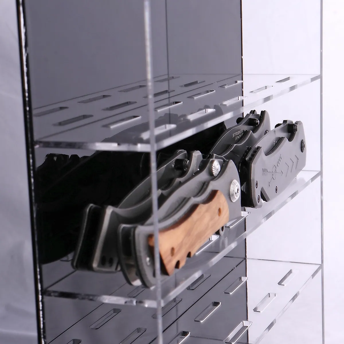 WLSANX Knife Display Stand, Pocket Knife Display Case, Pocket Knife Organizer Desktop, Knife Display Case for Wall, Acrylic Display Case Dispay Daggers, Folding Knife Organizer, Pocket Knife Holder