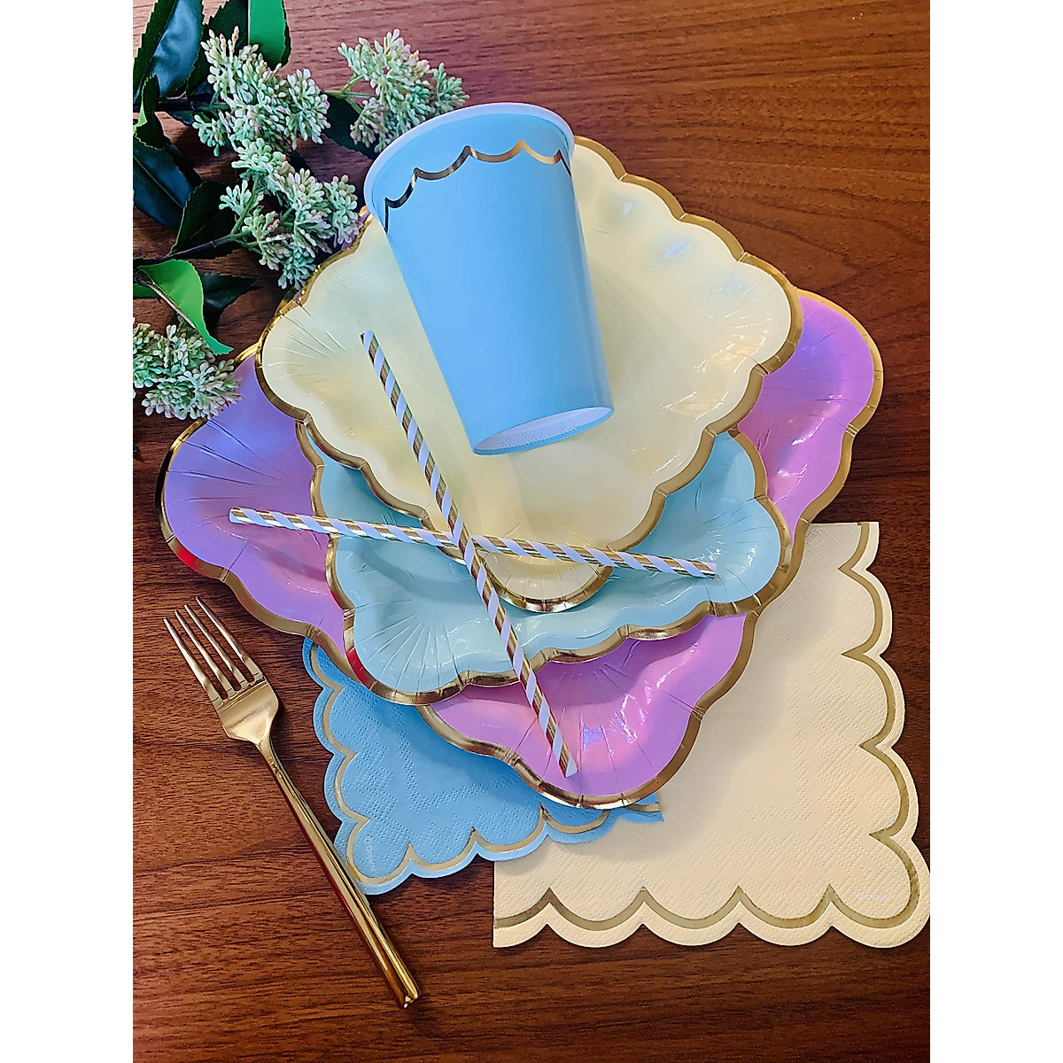 Serves 24 Scalloped Pastel Party Set 24-10 Inch Plates 24-7 Inch Plates 24 Lunch Napkins 24 Beverage Napkins 24 Cups - 12 Ounce cups