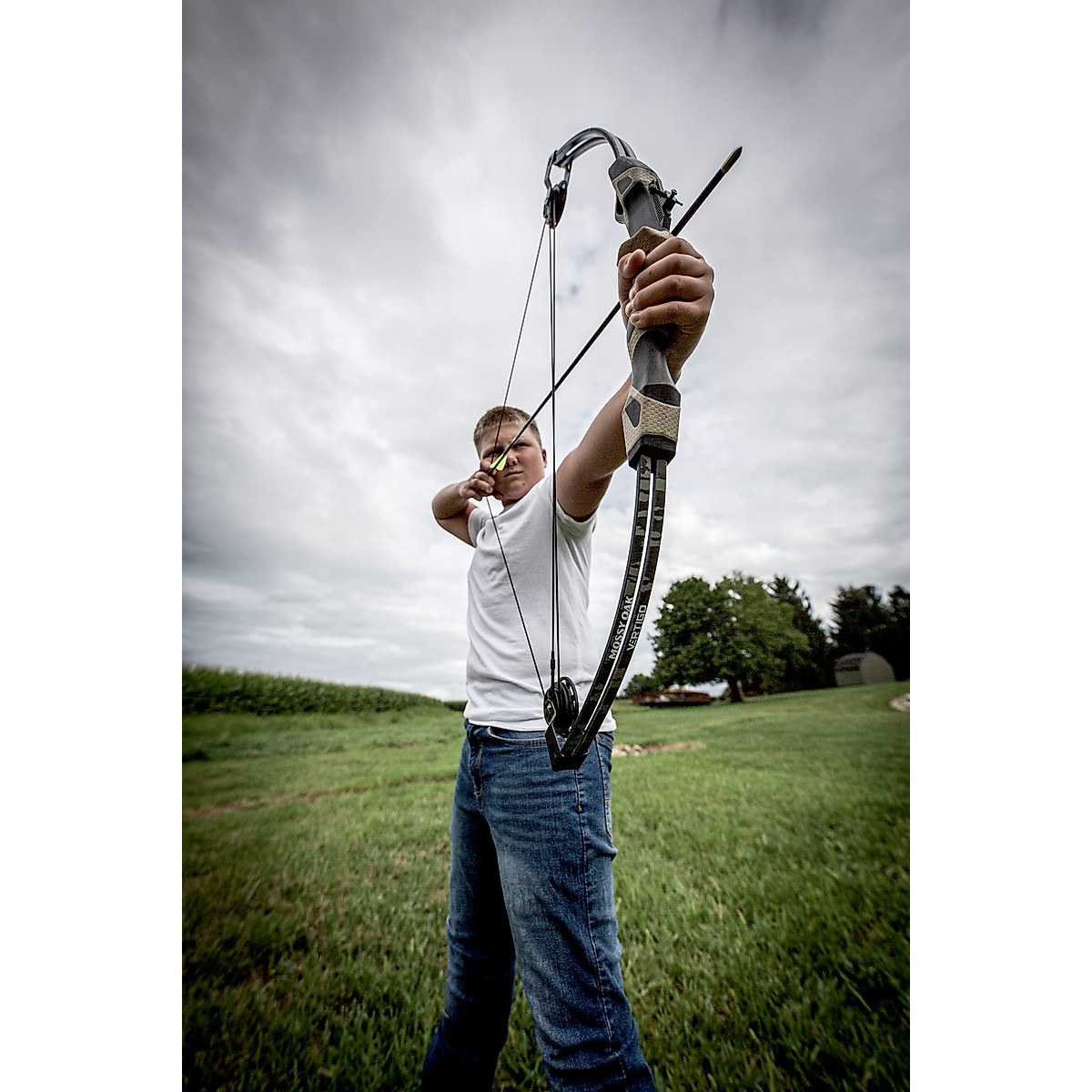 Barnett Vertigo Compound Bow, Youth Bow Ages 7-10, with 2 Junior Arrows, Arrow Rest, Mossy Oak Bottomland Camo