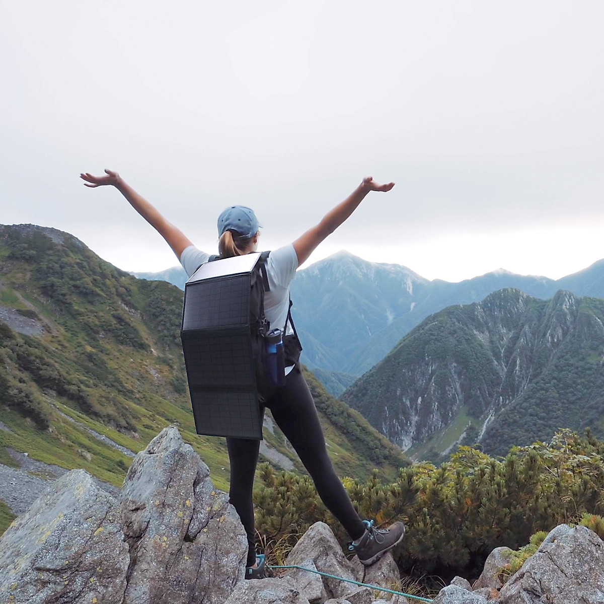 296Wh 600W Portable Power Station with 40W Solar Panel, Solar Generator Outdoor Backup Battery Supply with AC Outlet for Tent Camping, Home Emergency, Traveling, RV Trip