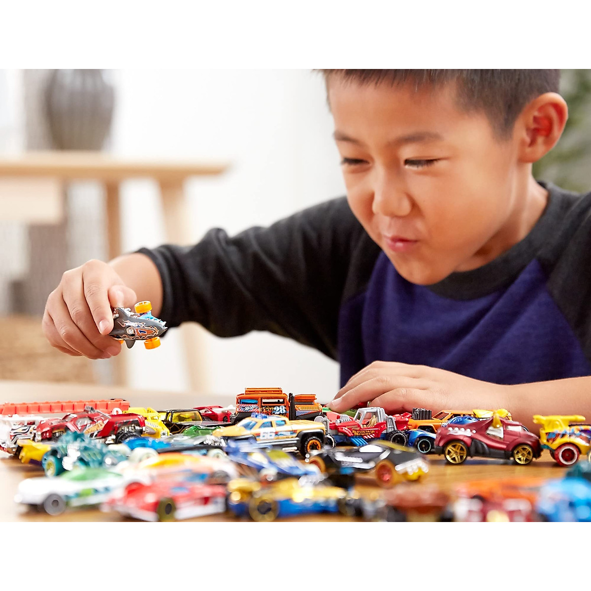 Hot Wheels Super Speed Blastway Track Set with 1:64 Scale Toy Trucks and Cars 20-Pack and 10-Pack Toy Cars(Styles May Vary)