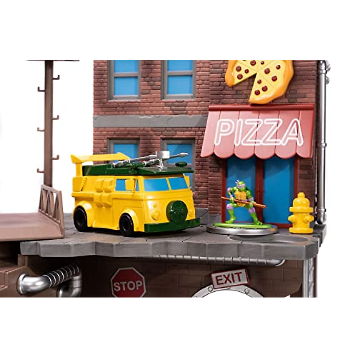 Teenage Mutant Ninja Turtles Turtle Lair Nano Scene w/ 1.65" Die-Cast Collectible Figures, Toys for Kids and Adults