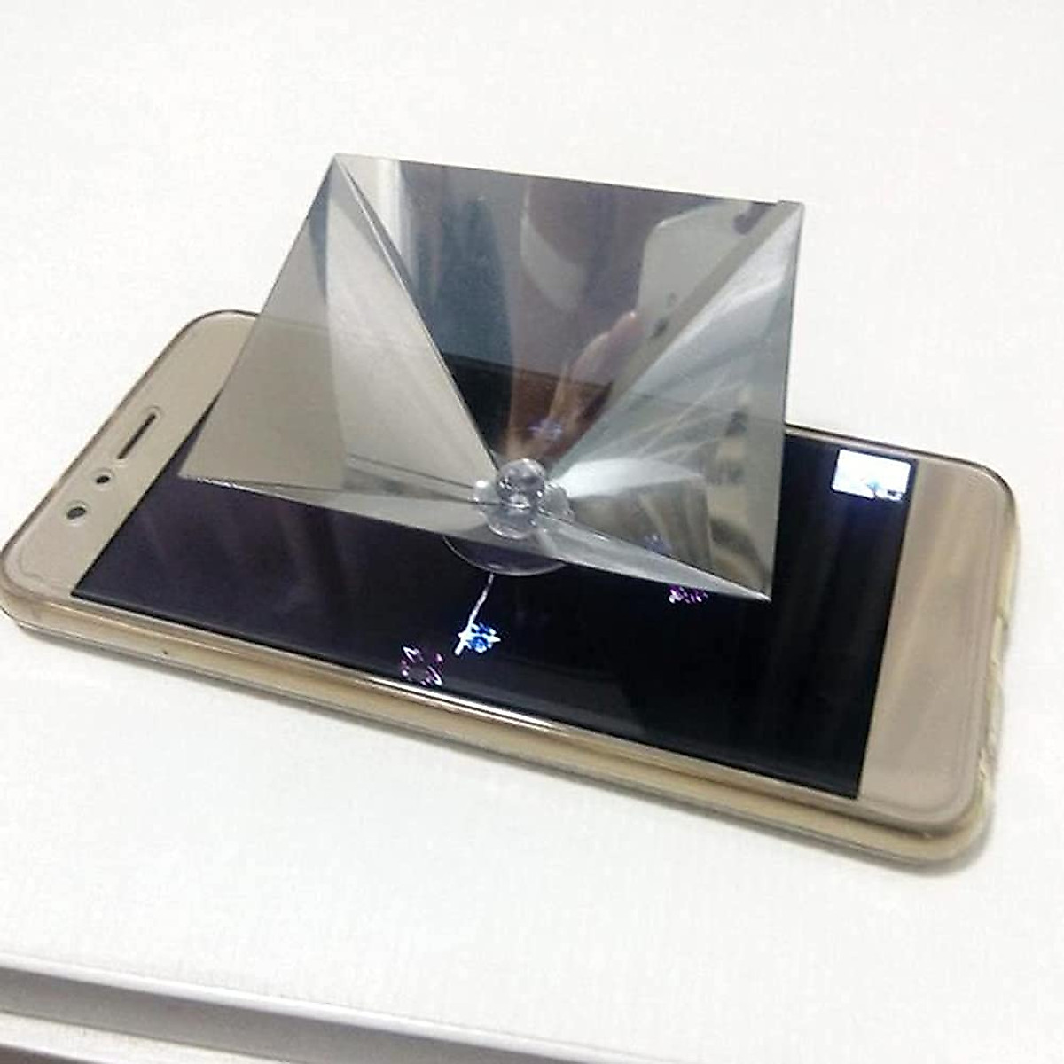 1 Piece 3D Hologram Display Pyramid 3D Hologram Projector Video Pyramid Stand for Smart Mobile Phone, Product Display, Animated Characters, Personal Entertainment Durability and attraction