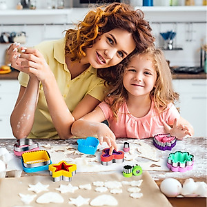 29Pcs Sandwich Cutter and Sealer Set, HAIMST Sandwich Cutters for Kids Lunch Sandwich Bread Decruster DIY Cookie Cutters Fruit Vegetable Cutter Shapes Sandwich Mold for Kids Bento Lunch Box