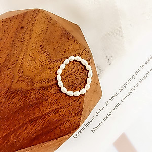 ERLOSYA Vintage Boho Cultured Pearl Adjustable Beaded Wrap Ring,Trendy Elastic Freshwater Pearl Rings for Women,Fashion Heart Shell Stacking Rings for Teen Girls (bead)