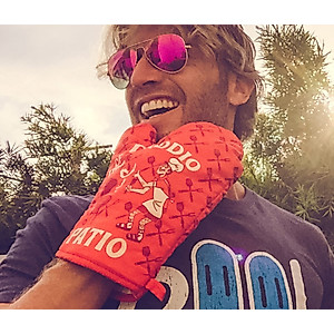 Daddio of The Patio Oven Mitt Funny Backyard BBQ Grilling Fathers Day Kitchen Glove Funny Graphic Kitchenwear Dad Joke Funny Food Novelty Cookware Red Oven Mitt