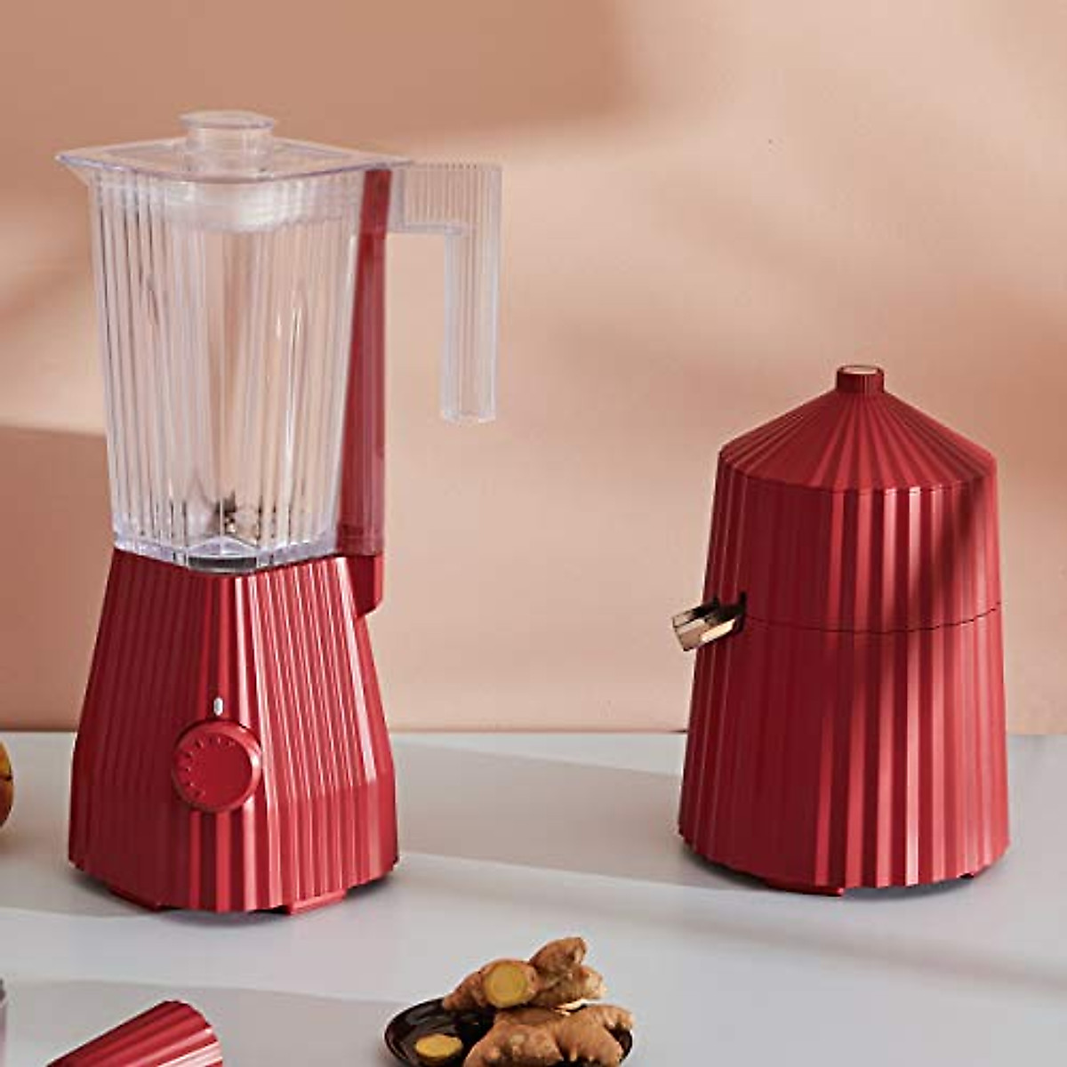 Alessi MDL09R/USA Plissé Blender in thermoplastic resin, red. Graduated pitcher in thermoplastic resin (PCTG). US plug. 700W