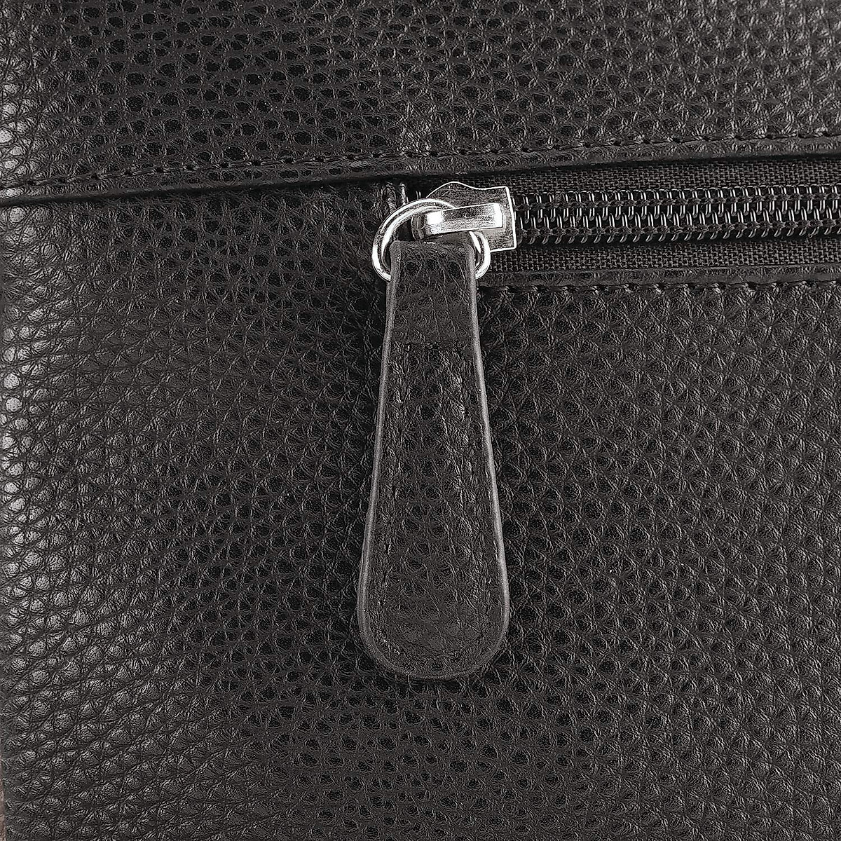 Fox Valley Traders B.Amici™ Emily RFID Essential Leather Shoulder Bag, RFID Lining, Black