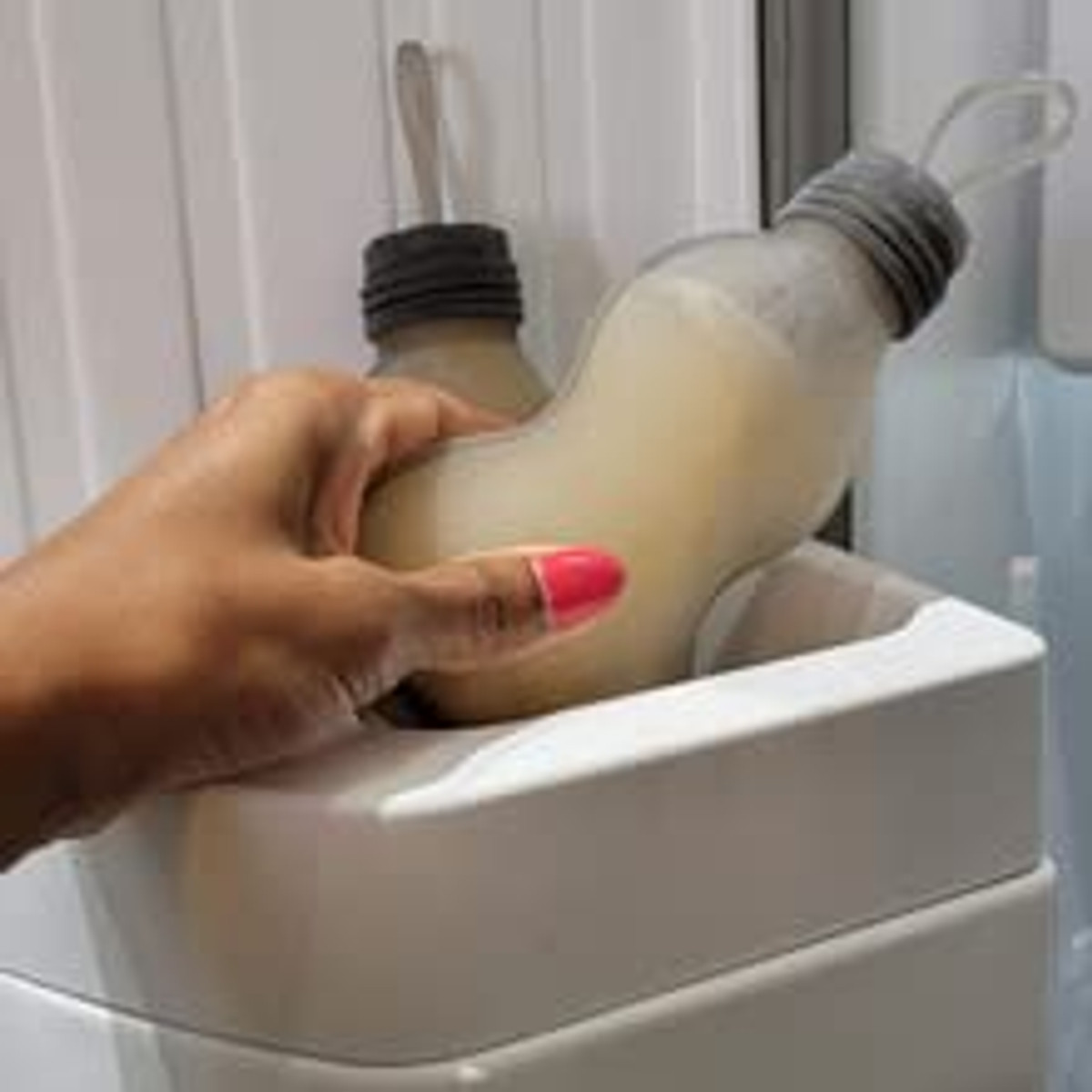 The Milk Mission Silicone Milk Storage Bag(10pk)- Reusable Breast Milk Freezer Bags for Breastfeeding,Breast Milk Saver,Storing Pouches,Breast Pump Accessories,Self Standing,Leak Proof,BPA Free