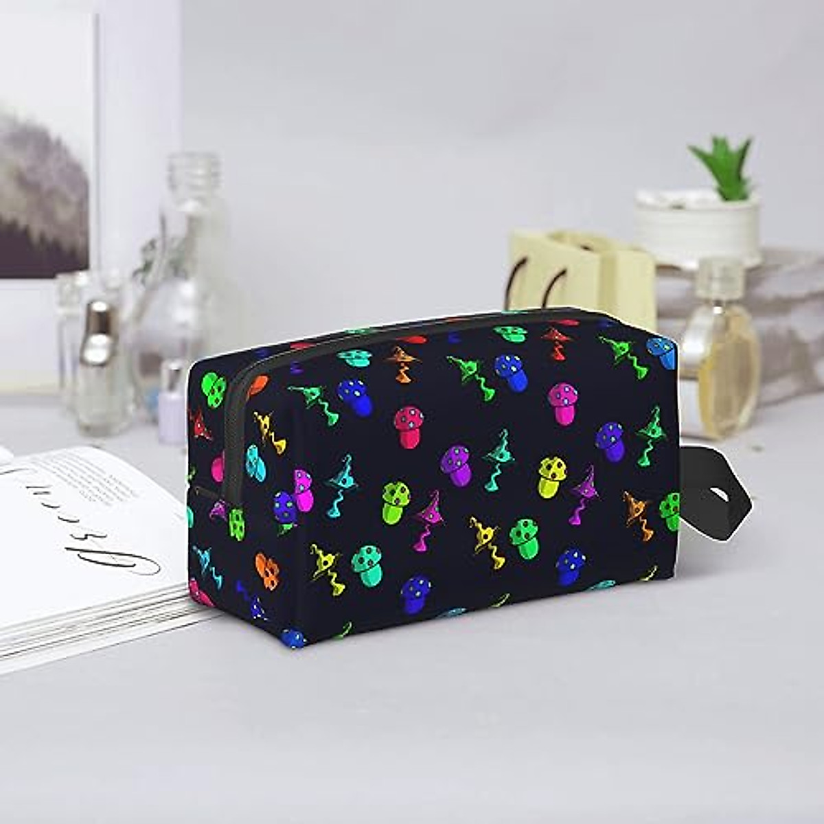Women Lightweight Makeup Bag Pouch Compatible with Colorful Trippy Mushrooms Toiletry Bag, Funny Travel Cosmetic Bag Portable Bag with Zip for Office College