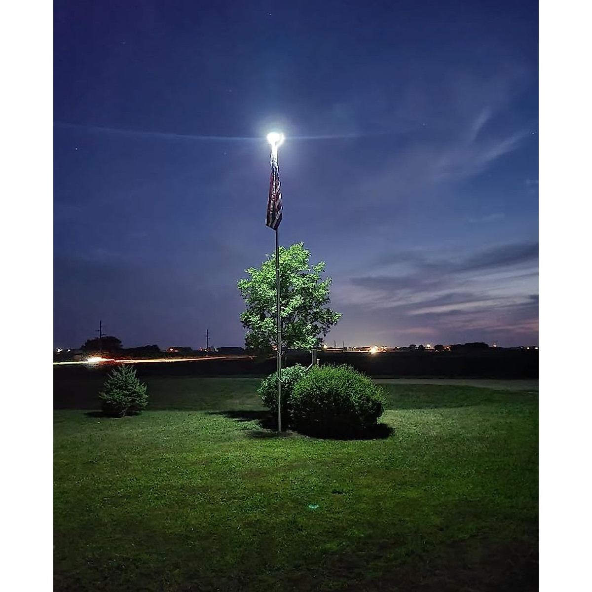 PPQ Solar Flagpole LED Light,New 136 LED 10000h Lifespan Flag Pole Light for 15-25 Ft Poles,Solar Powered Waterproof Lighting on Outdoor Pole Top,10 Hour Dusk to Dawn Auto On/Off