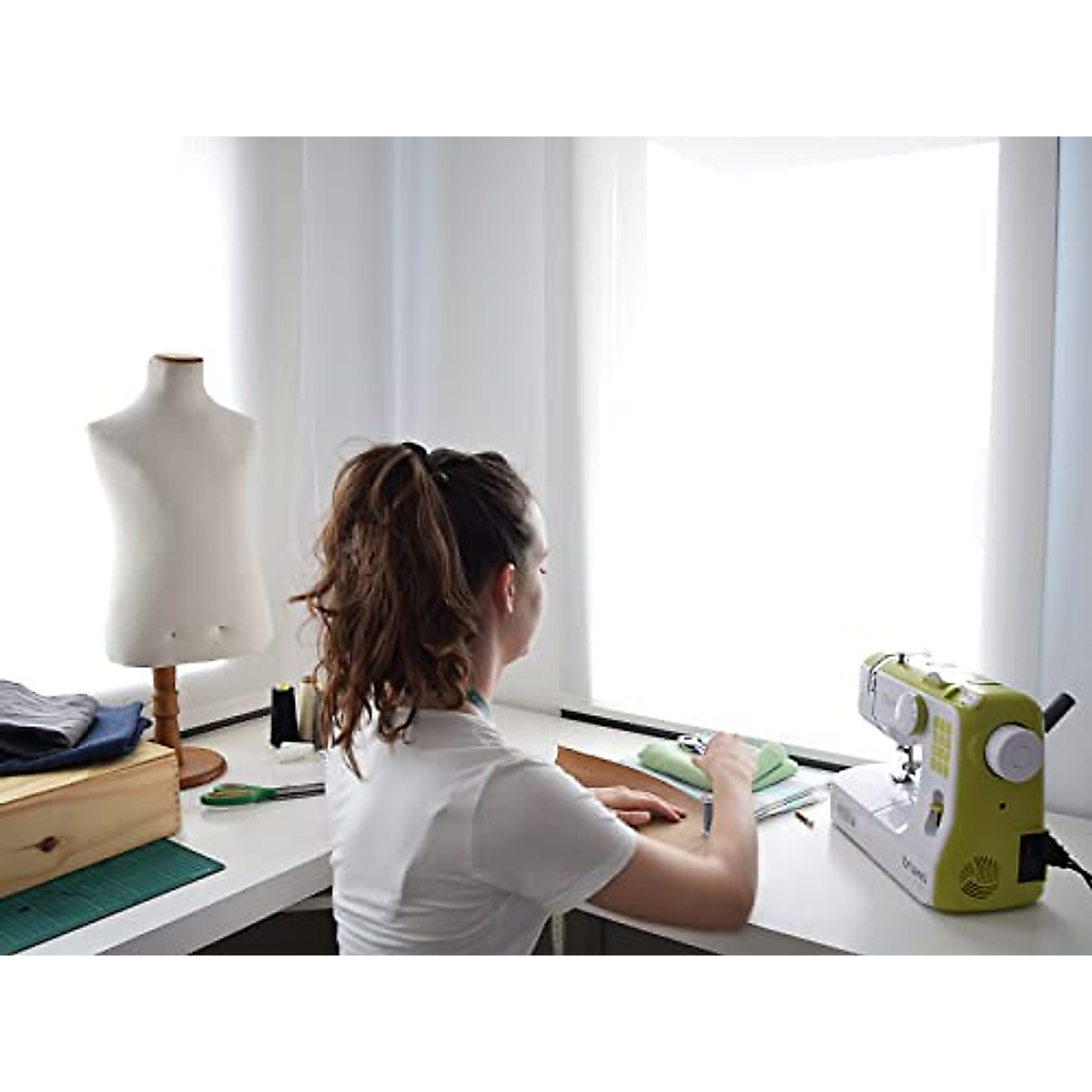 Bruxel Linda Portable Sewing Machine | Easy-To-Use Beginners Sewing Machine with 12-Stitches |Foot Pedal Included | Sewing Machine Accessories Green