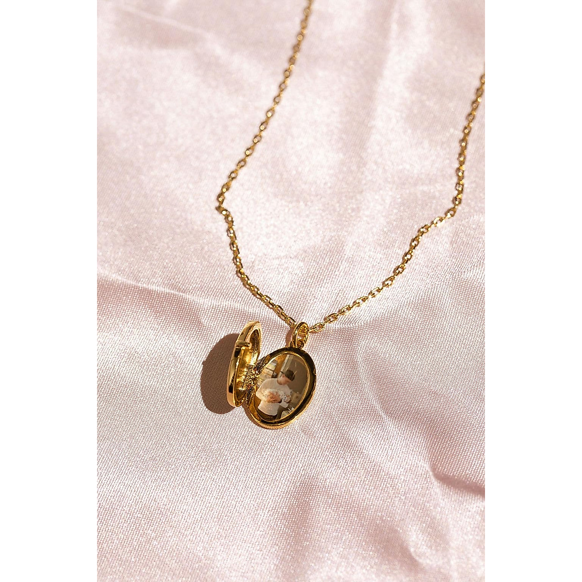 Modern Moments Gold Locket Necklace For Women - Oval Locket Pendant Necklace With Picture Inside - 16-18"