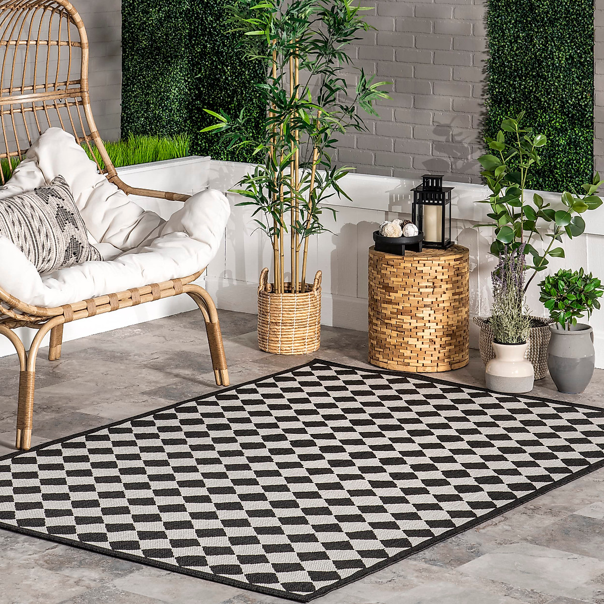 nuLOOM Myka Checkered Indoor/Outdoor Area Rug, 4' x 6', Black and White