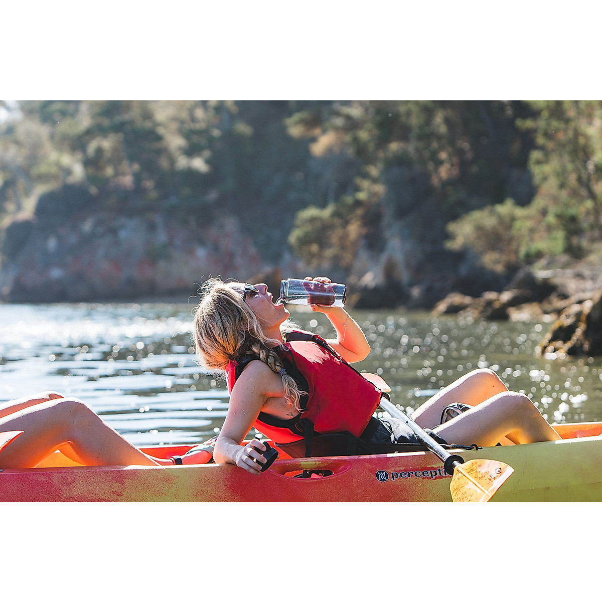 CamelBak Chute Mag BPA Free Water Bottle with Tritan Renew - Magnetic Cap Stows While Drinking, 25oz, True Blue