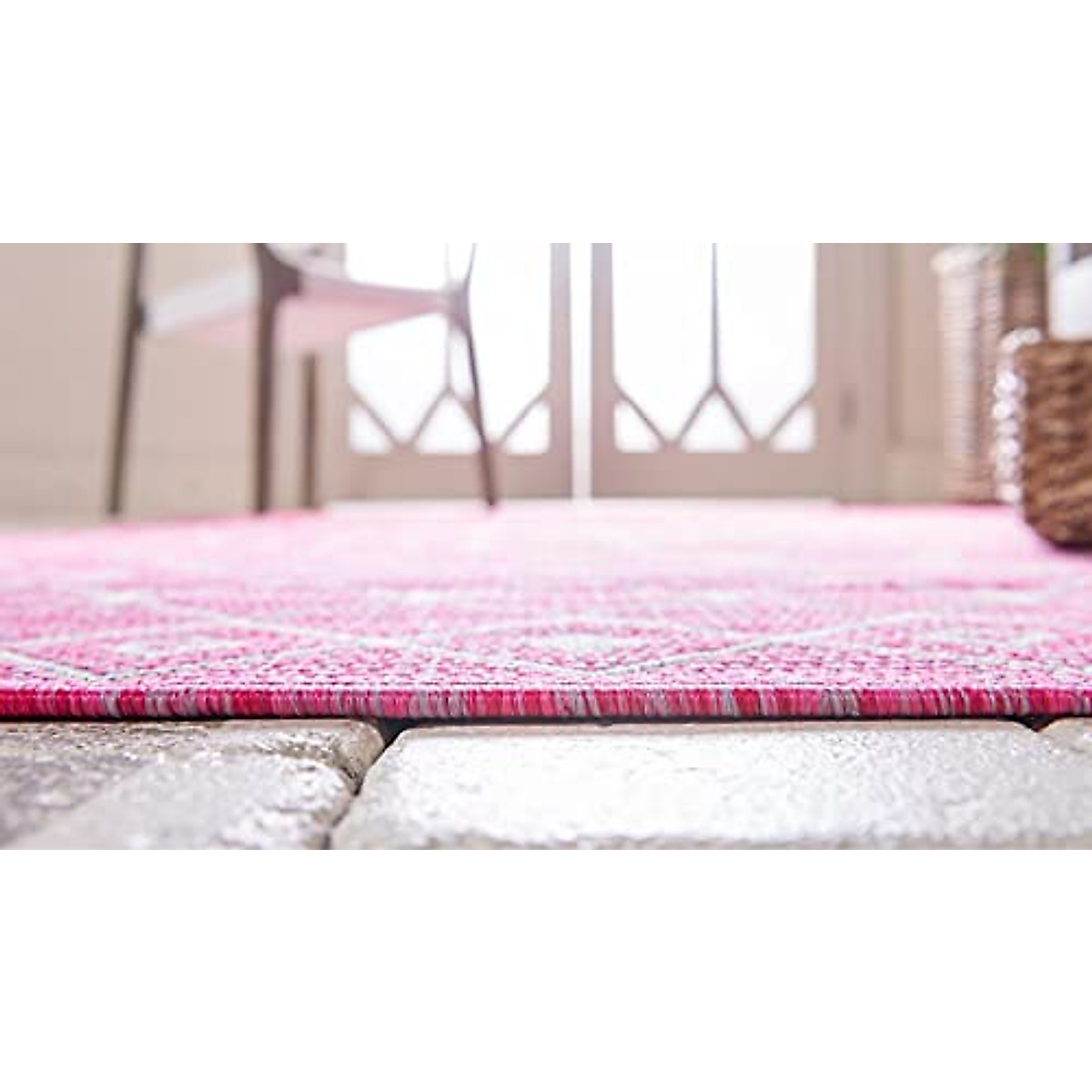 Unique Loom Outdoor Trellis Collection Area Rug - Tribal Trellis (4' 1" x 6' 1" Rectangle, Fuschia/ Gray)