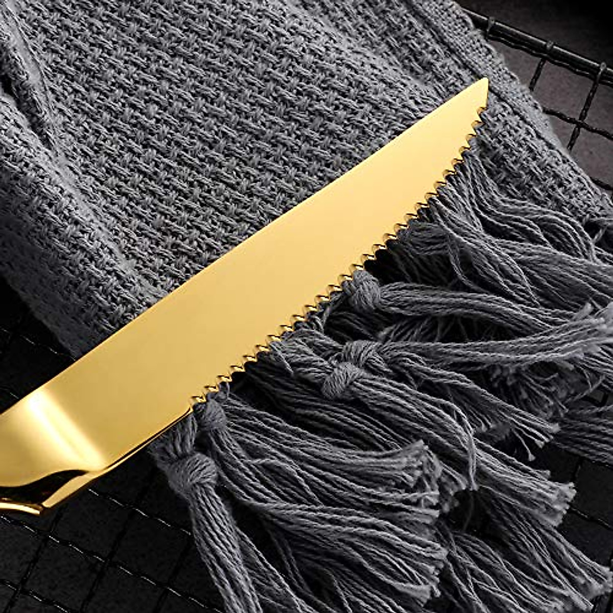 Stainless Steel Serrated Steak Knife Set of 6, BuyGo Gold Color Heavy Duty Dinner Table Knives for Cutting Meat, Beef, 8.6 Inch, Dishwasher Safe