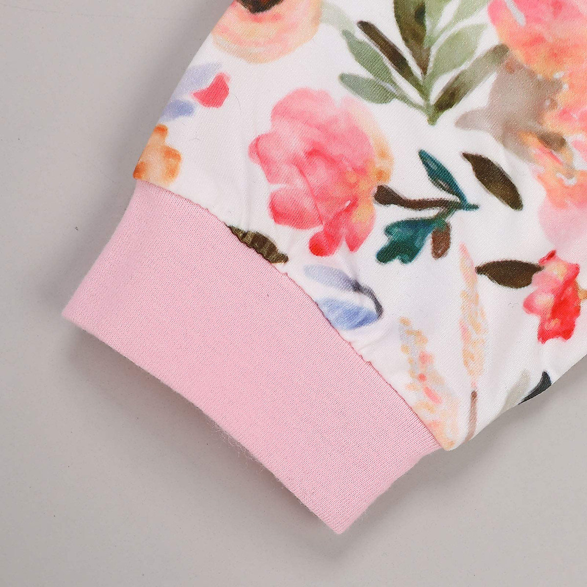 ZOELNIC Newborn Baby Girl Outfits New To The Crew Letter Print Romper+Floral Pants+Hat+Headband+Gloves 5PCS Clothes Set (Light Pink,Newborn)