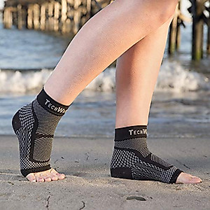 TechWare Pro Compression Sock Sleeve 2 Pr Bundle Black & White XXL
