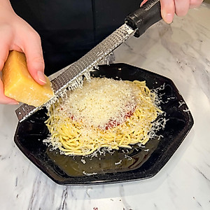 Microplane Classic Zester Grater, Black