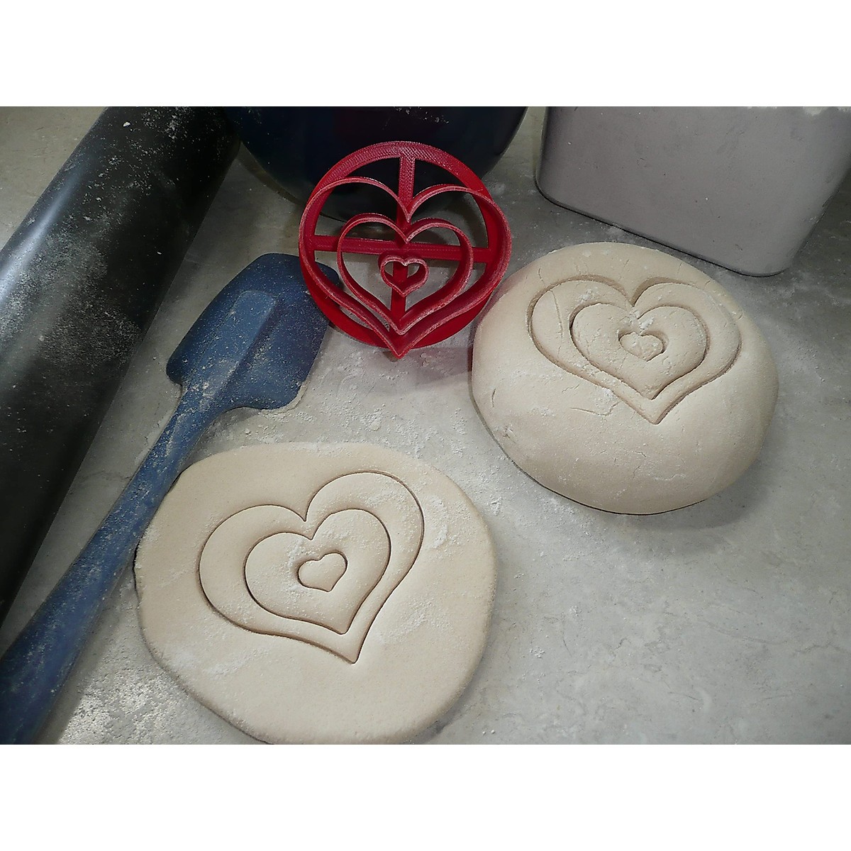 YNGLLC LOVE THEMED HEART ROSE DESIGNS SET OF 2 CONCHA CUTTERS MEXICAN SWEET BREAD STAMP MADE IN USA PR1632, Red