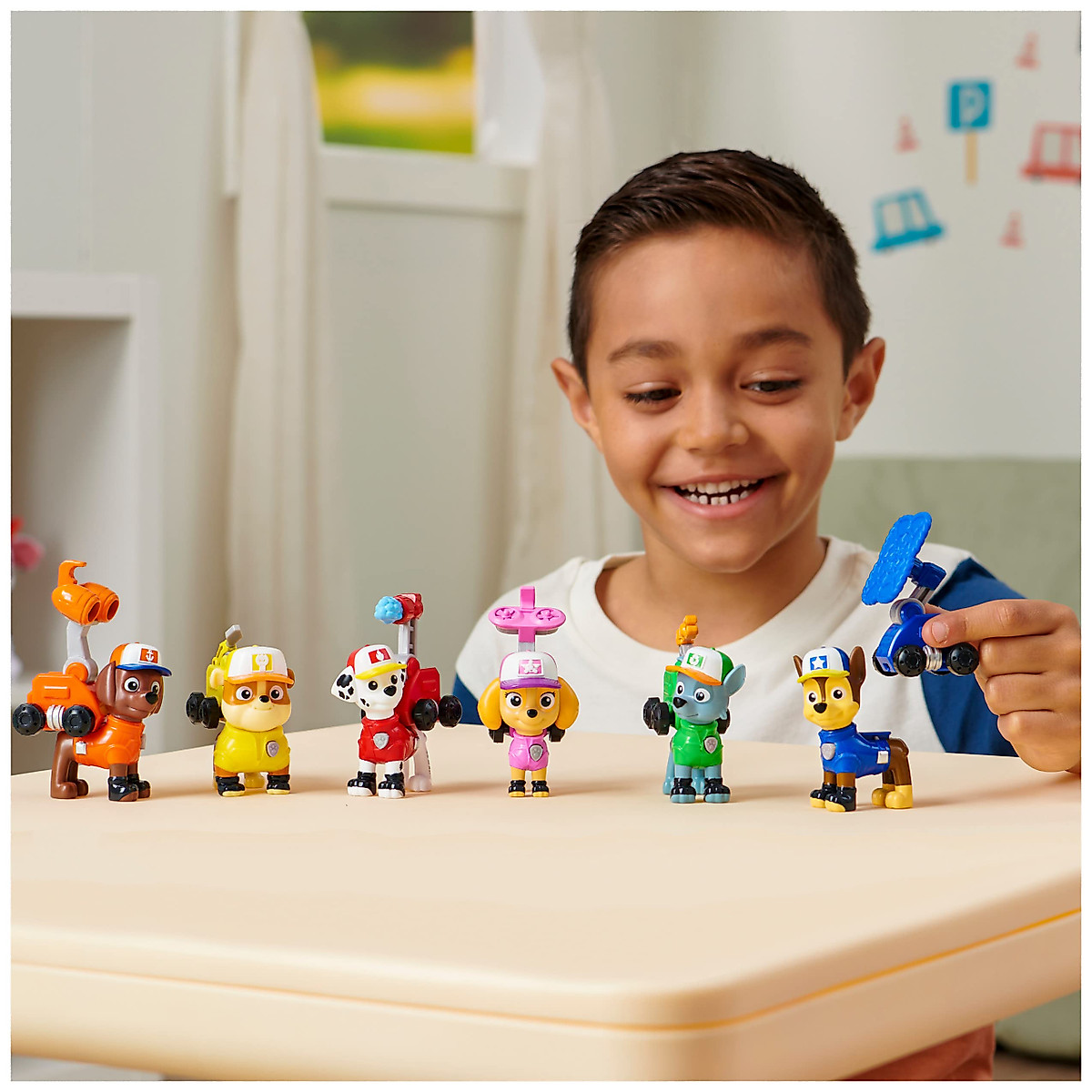 Paw Patrol, Zuma’s Deluxe Movie Transforming Toy Car with Collectible Action Figure, Kids Toys for Ages 3 and up