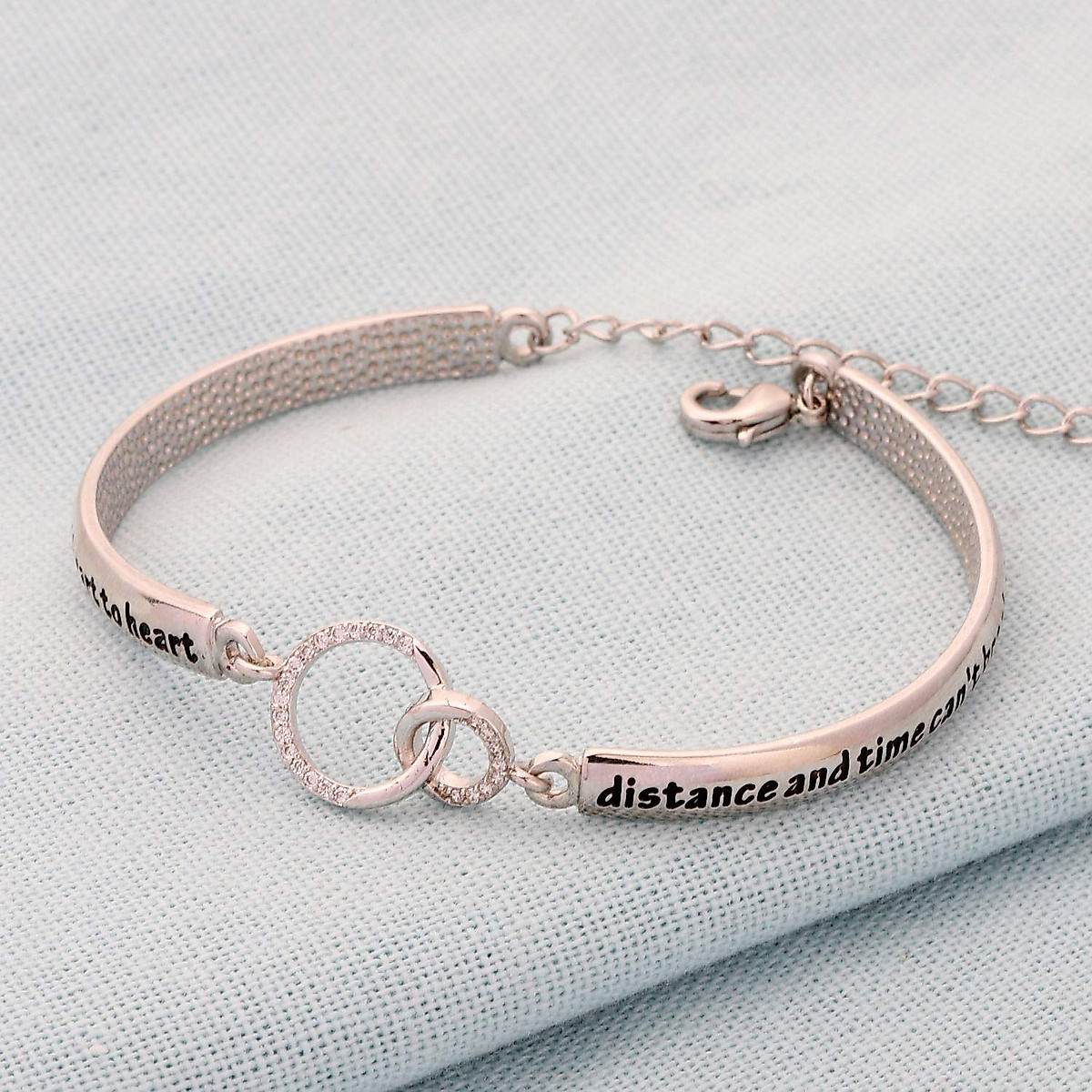 BEKECH Cousins Gift Cousins Bracelet Cousin Are Connected Heart to Heart Distance And Time Can’t Break Them Apart Bracelet Cousin Theme Jewelry Gift for Cousin BFF Gift (silver)